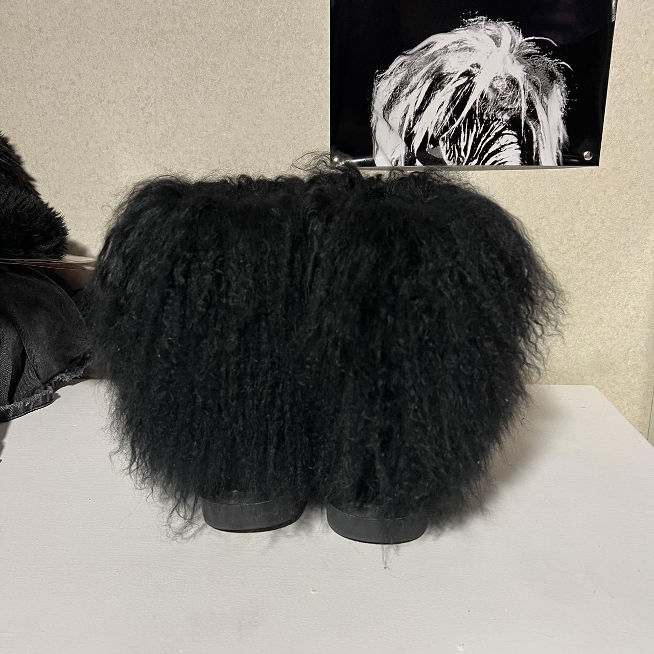 BLACK FUR BOOTS snooki boots!!! my favvvv but i... - Depop