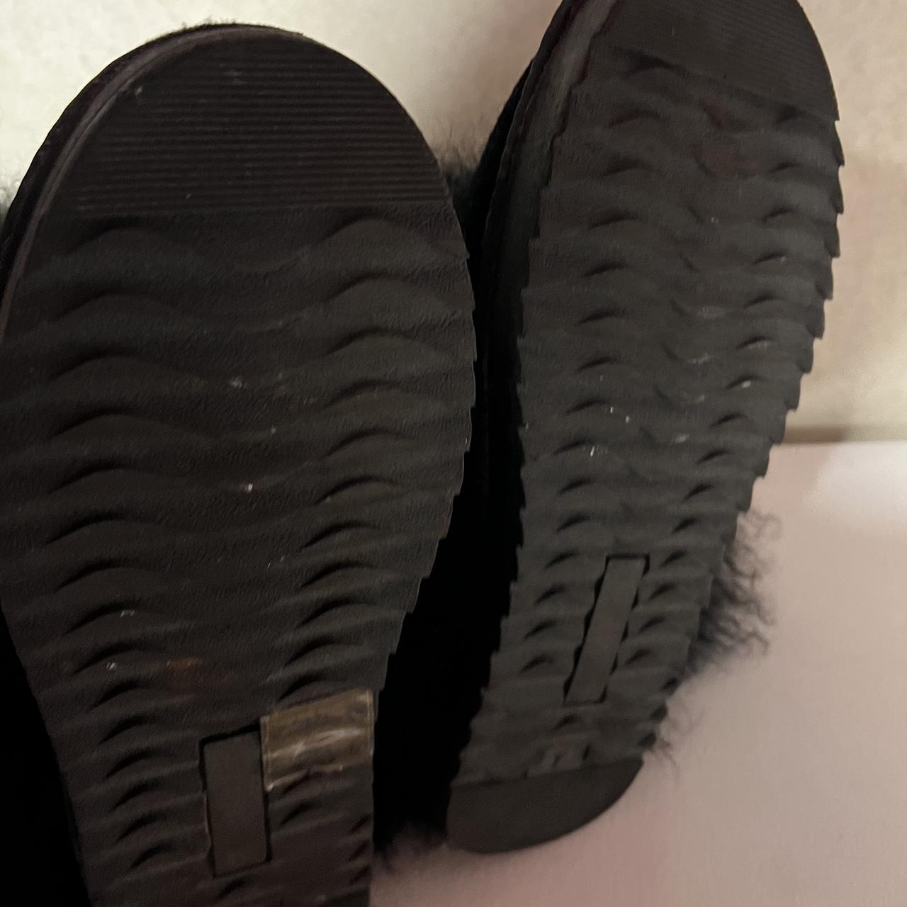 BLACK FUR BOOTS snooki boots!!! my favvvv but i... - Depop