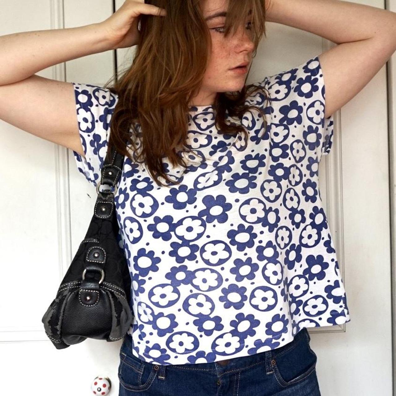 Super cute true 2000s rare top unisex super duper... - Depop