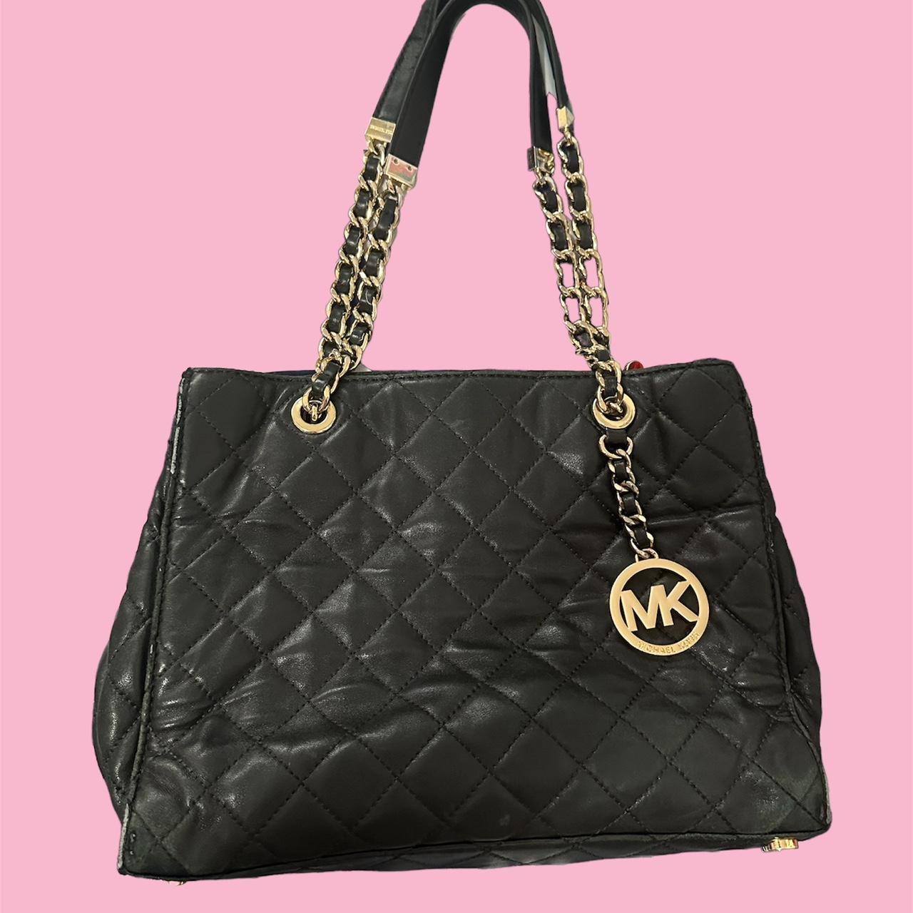 Small mk purse Slight peeling but not too noticeable - Depop