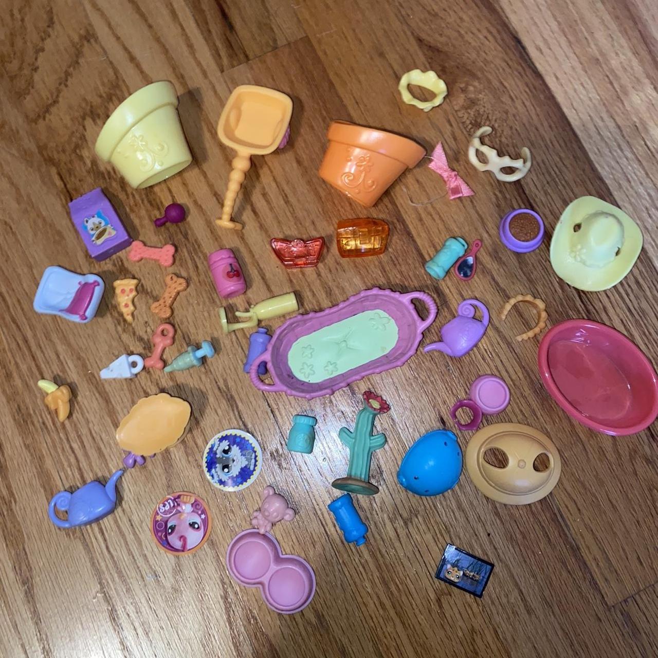 lps accessories set comes with everything... - Depop