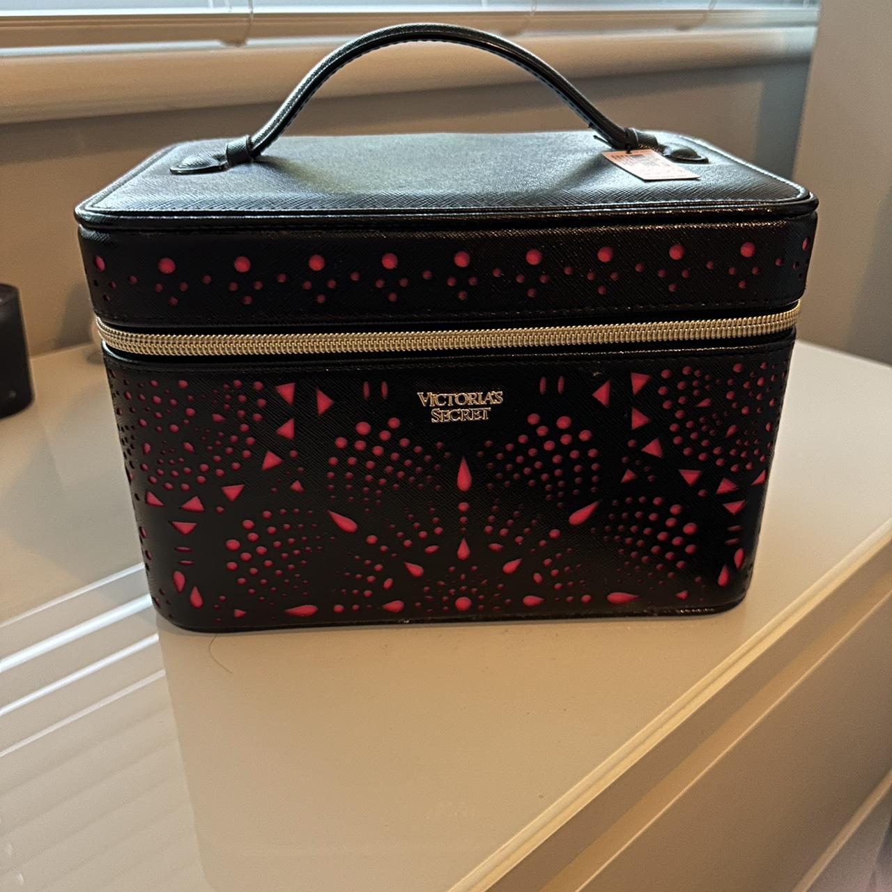 Victoria's Secret Women's Accessory | Depop