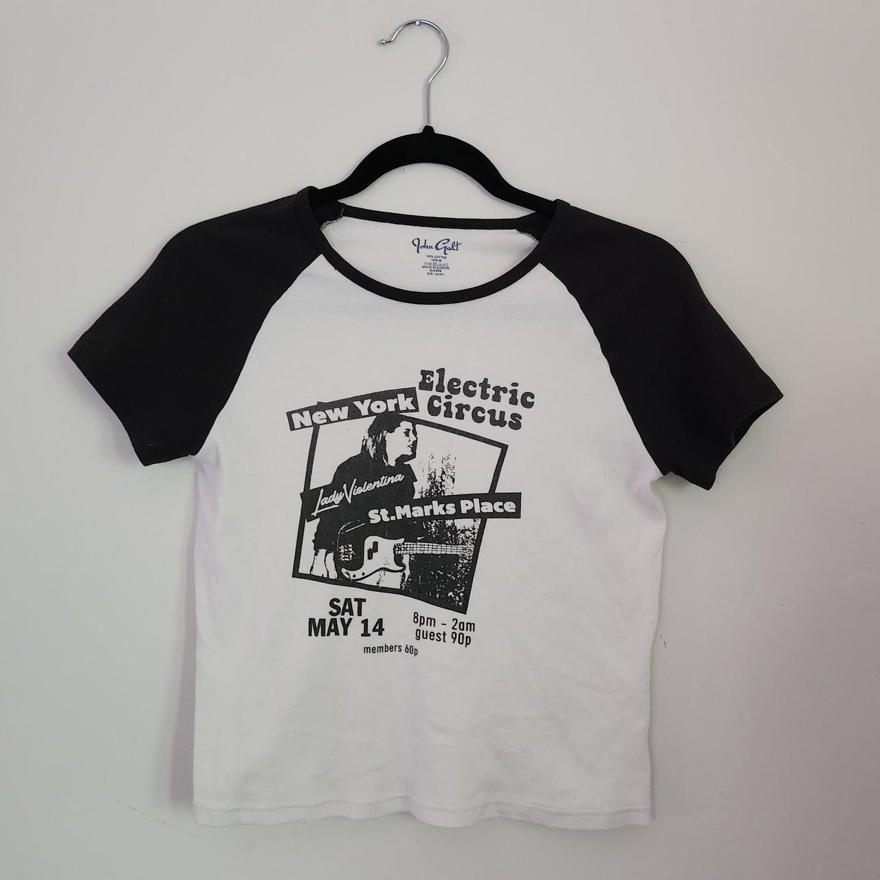 Graphic print ringer tshirt. Fits best a size 10/12.... - Depop