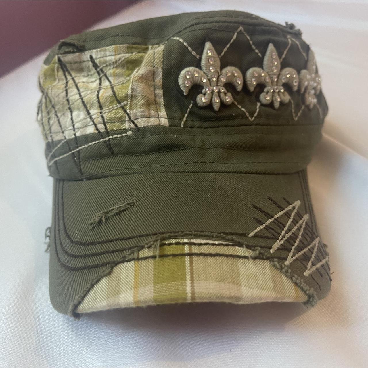 Green fiddler hat with cute detailings all over. - Depop