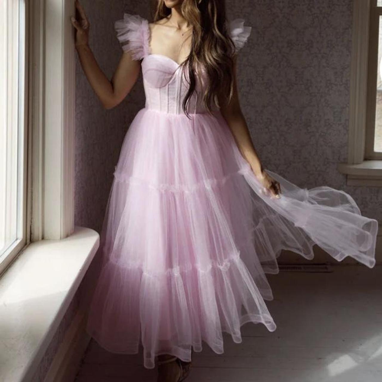 Super Pretty Flowy Prom Dress! I never got to go to... - Depop