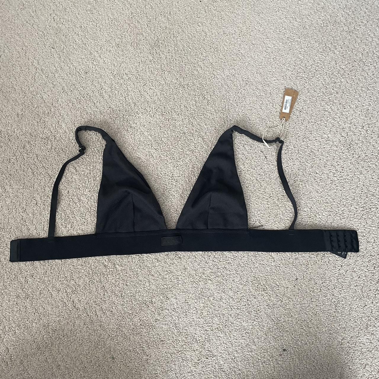 skims bra size small never worn dm before bundling - Depop