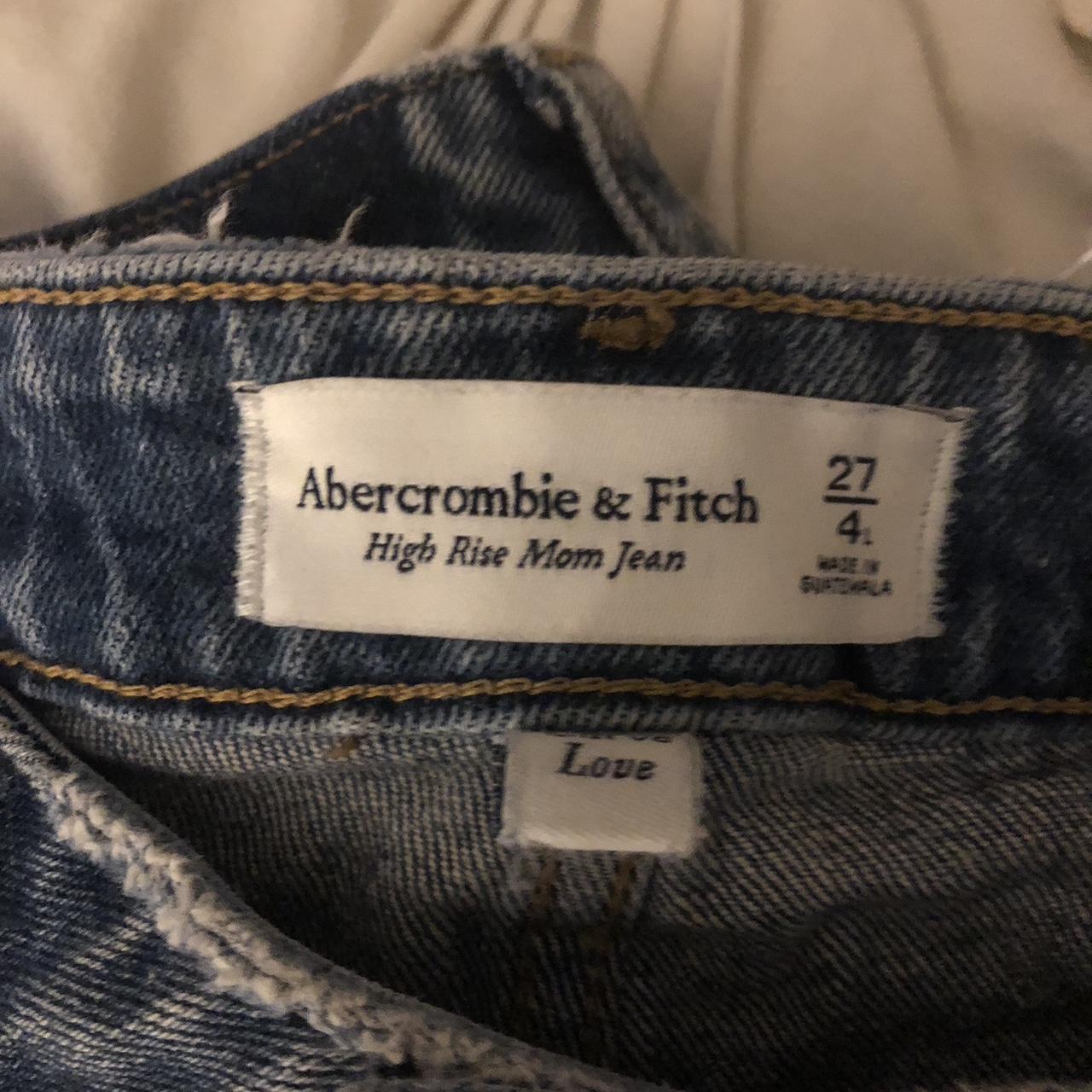 Abercrombie Curve Love High Rise Mom Jean Size 27/4 | Depop