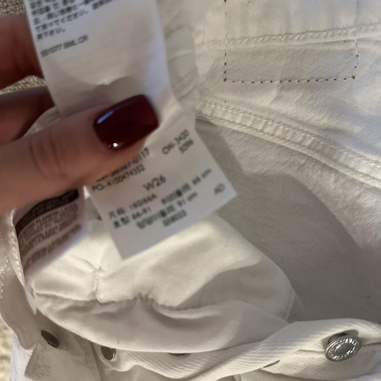 W26 white levi shorts - Depop