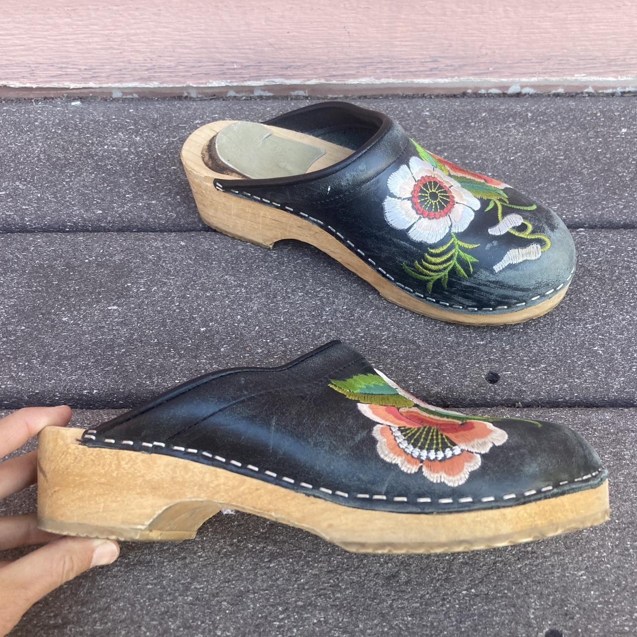 Amazing 70s-inspired floral embroidered clogs from... - Depop