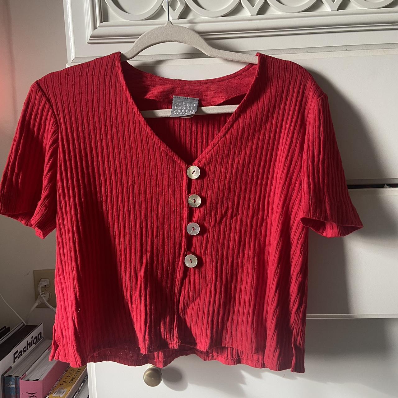 red button up top ~ size 6 coolest texture and buttons - Depop