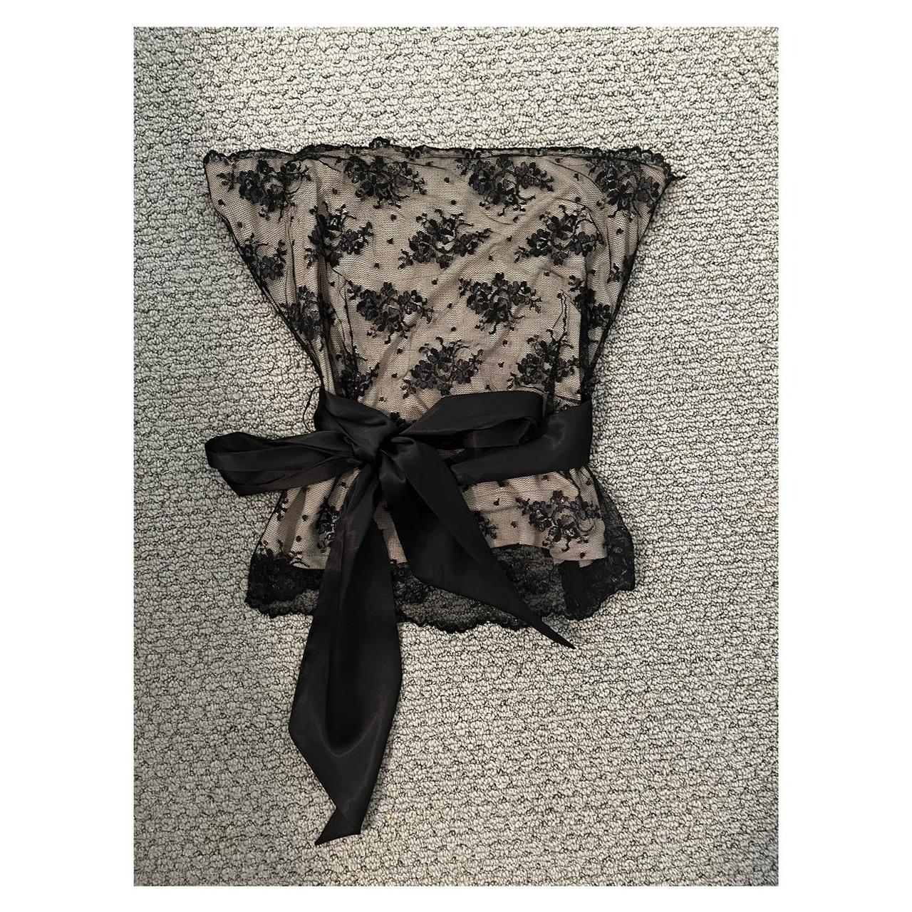 Lace tube top Small strings on top of inside stitching - Depop