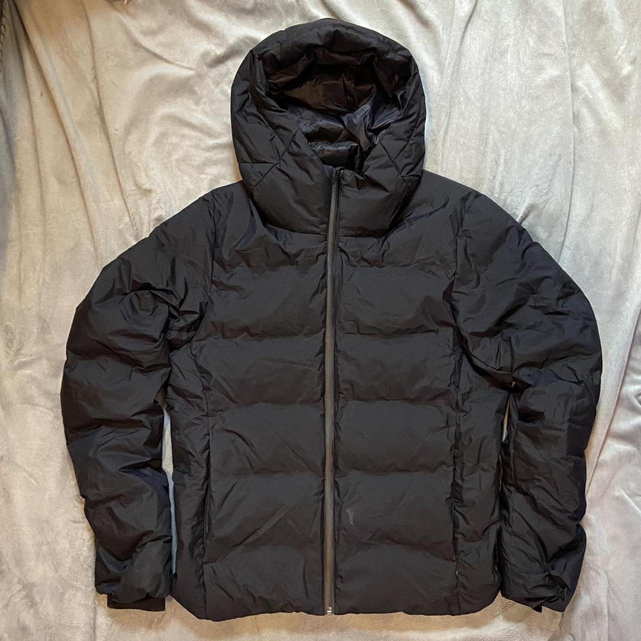 Uniqlo Puffer with Hood Well worn but in good... - Depop