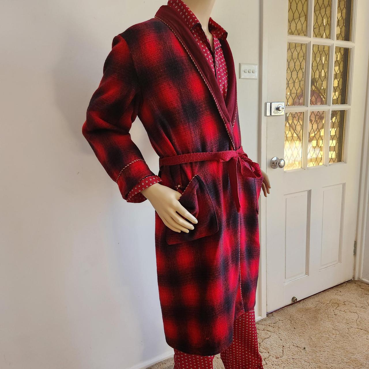 Vintage 60s Men's Pure New Wool Red & Black Dressing... - Depop