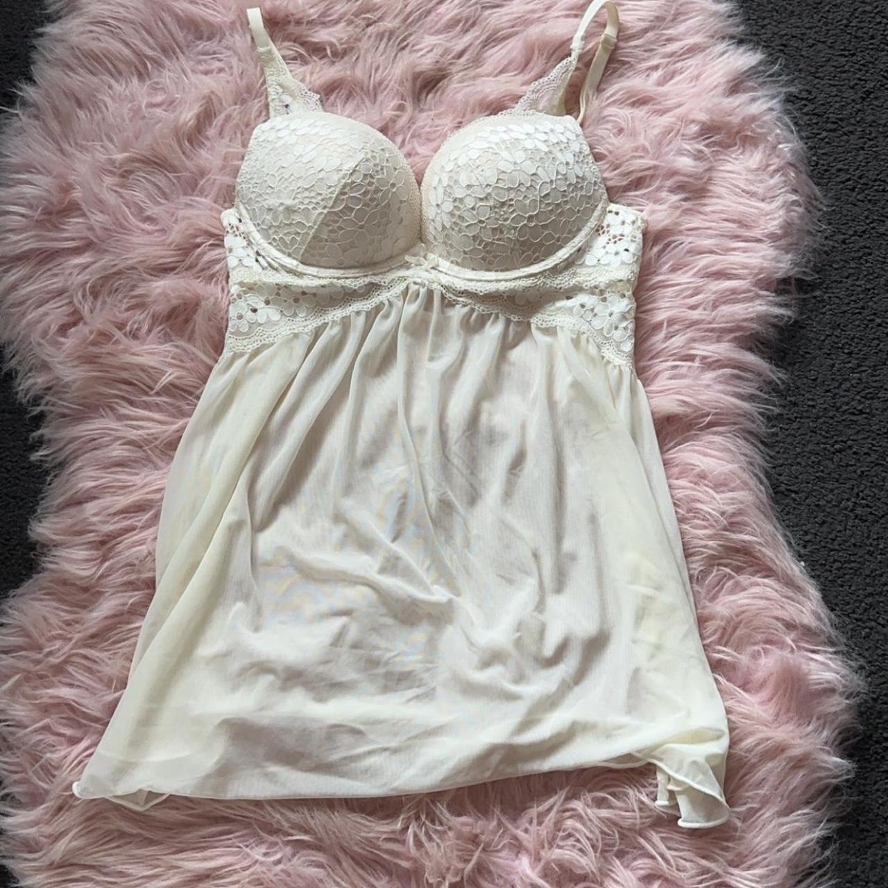 🦢・₊ white bra slip top ! so cute and dainty 𐙚... - Depop