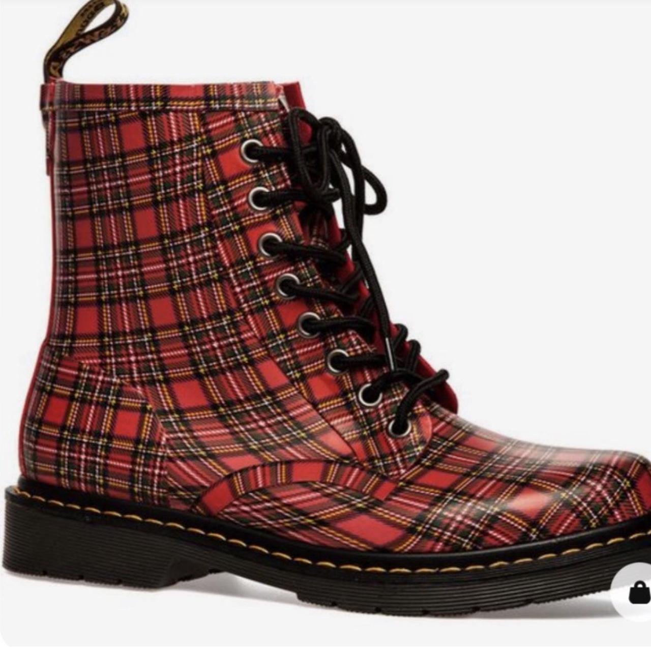 Women's Red and Black Boots | Depop