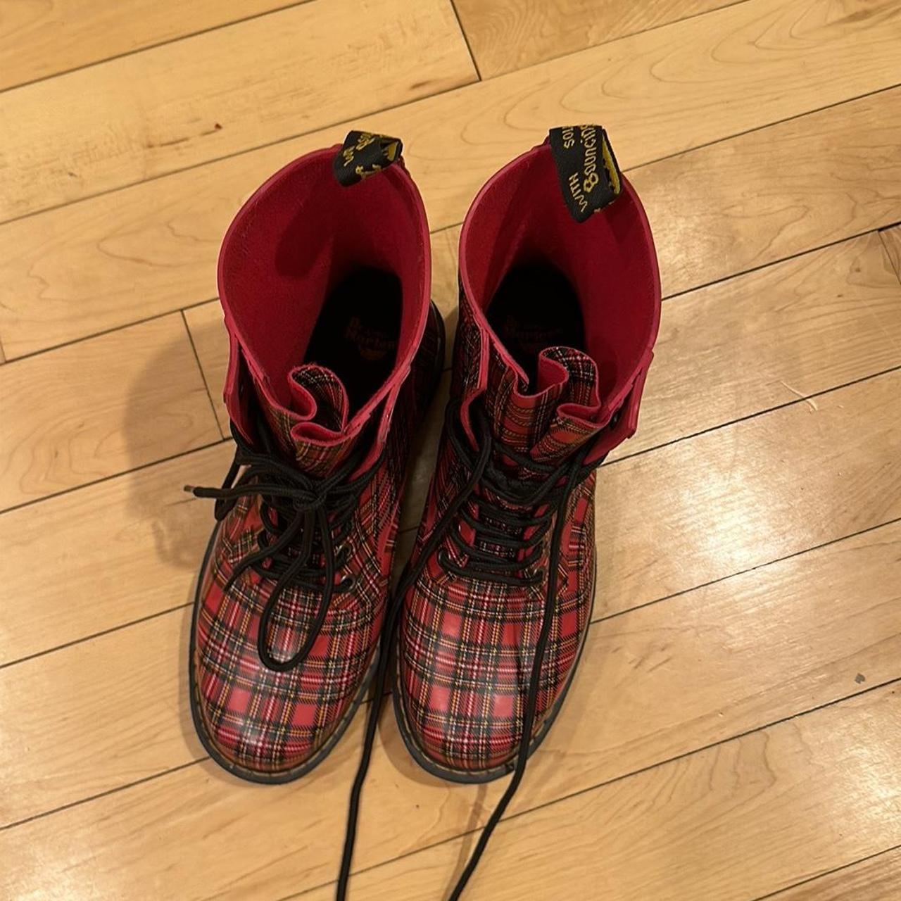 Women's Red and Black Boots | Depop