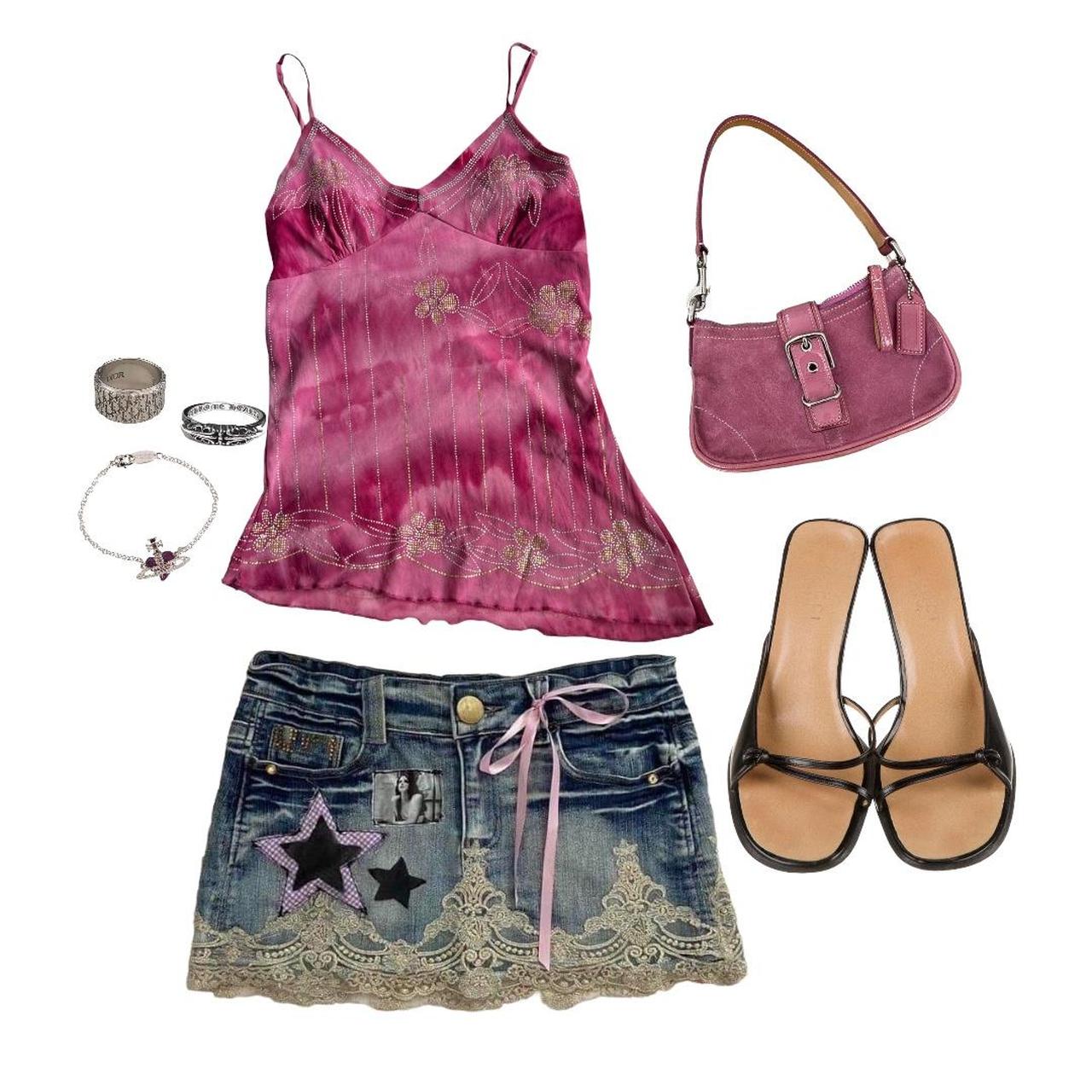 Love this cute 2000s top 💕 Size aus: L INSTANT... - Depop