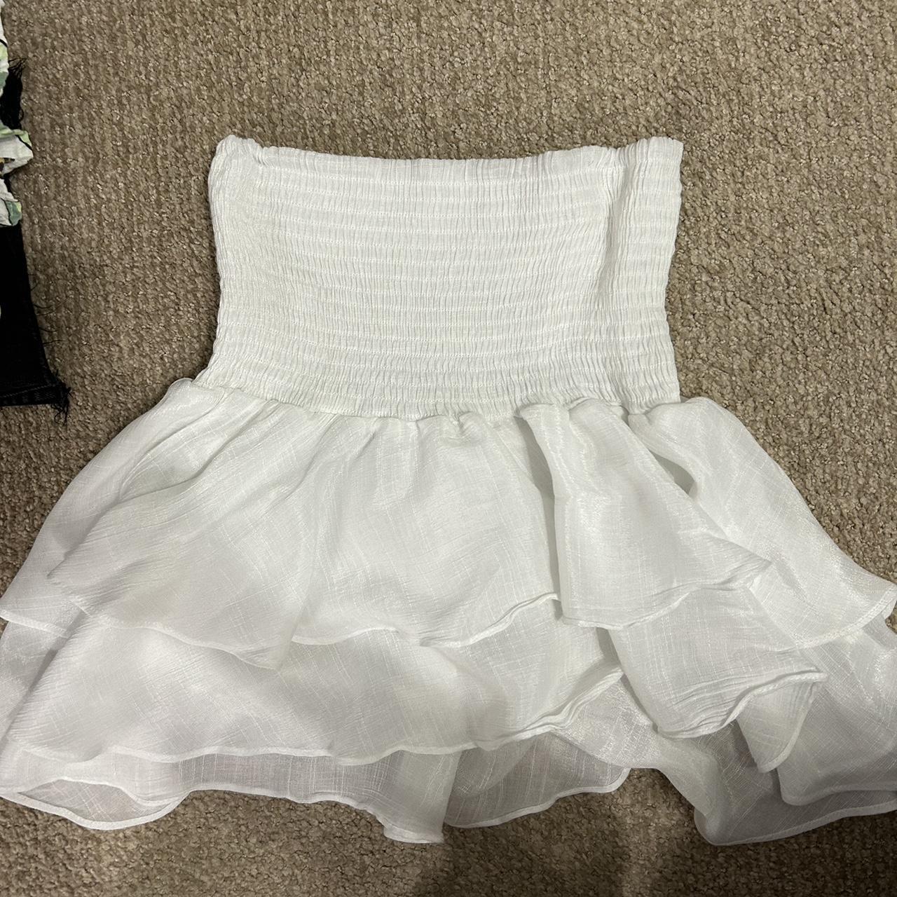 Flowy white skirt, high rise - Depop