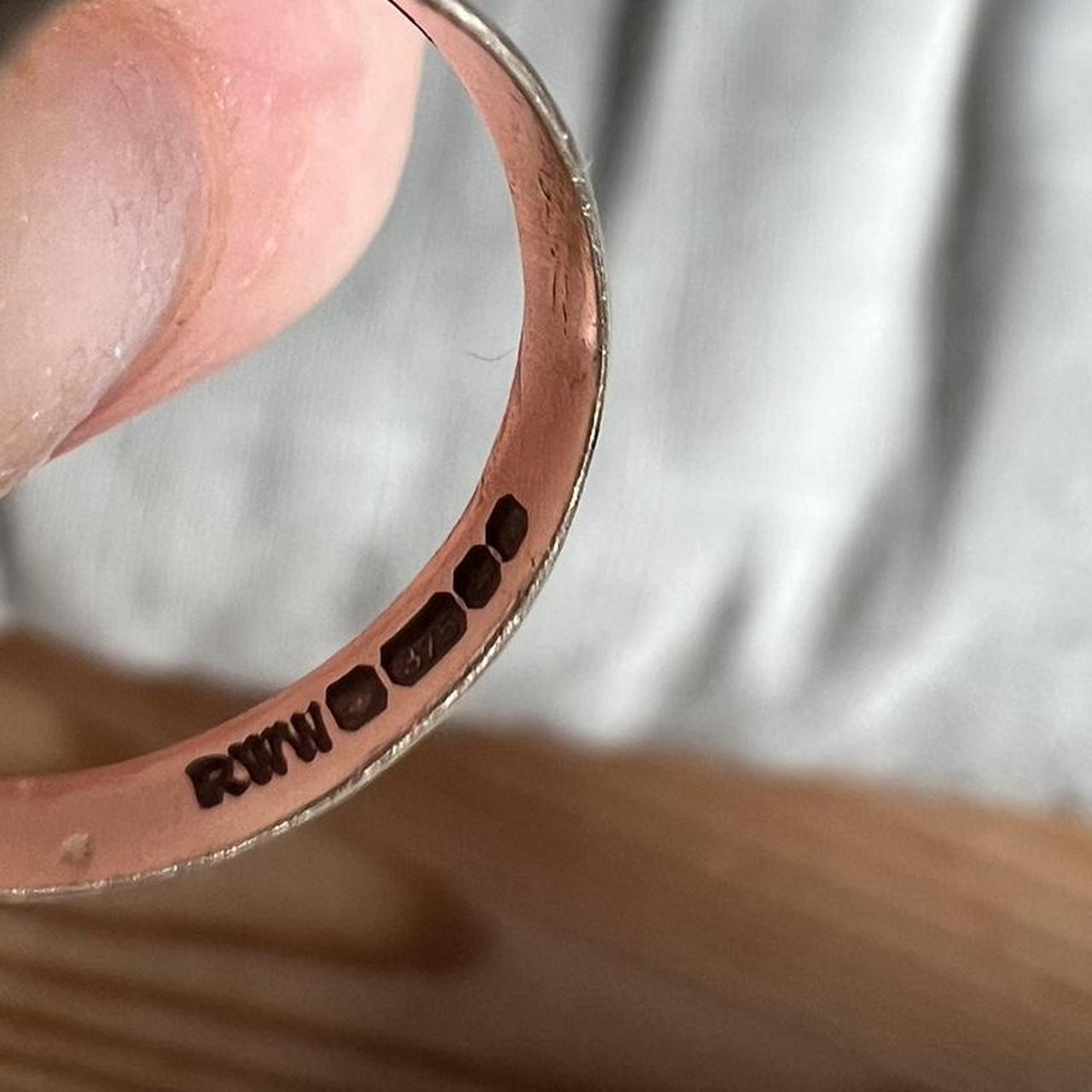 9ct gold signet ring. Size F- women’s pinky ring.... - Depop