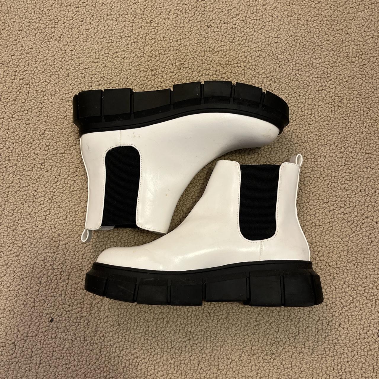 BP Women's Black and White Boots | Depop