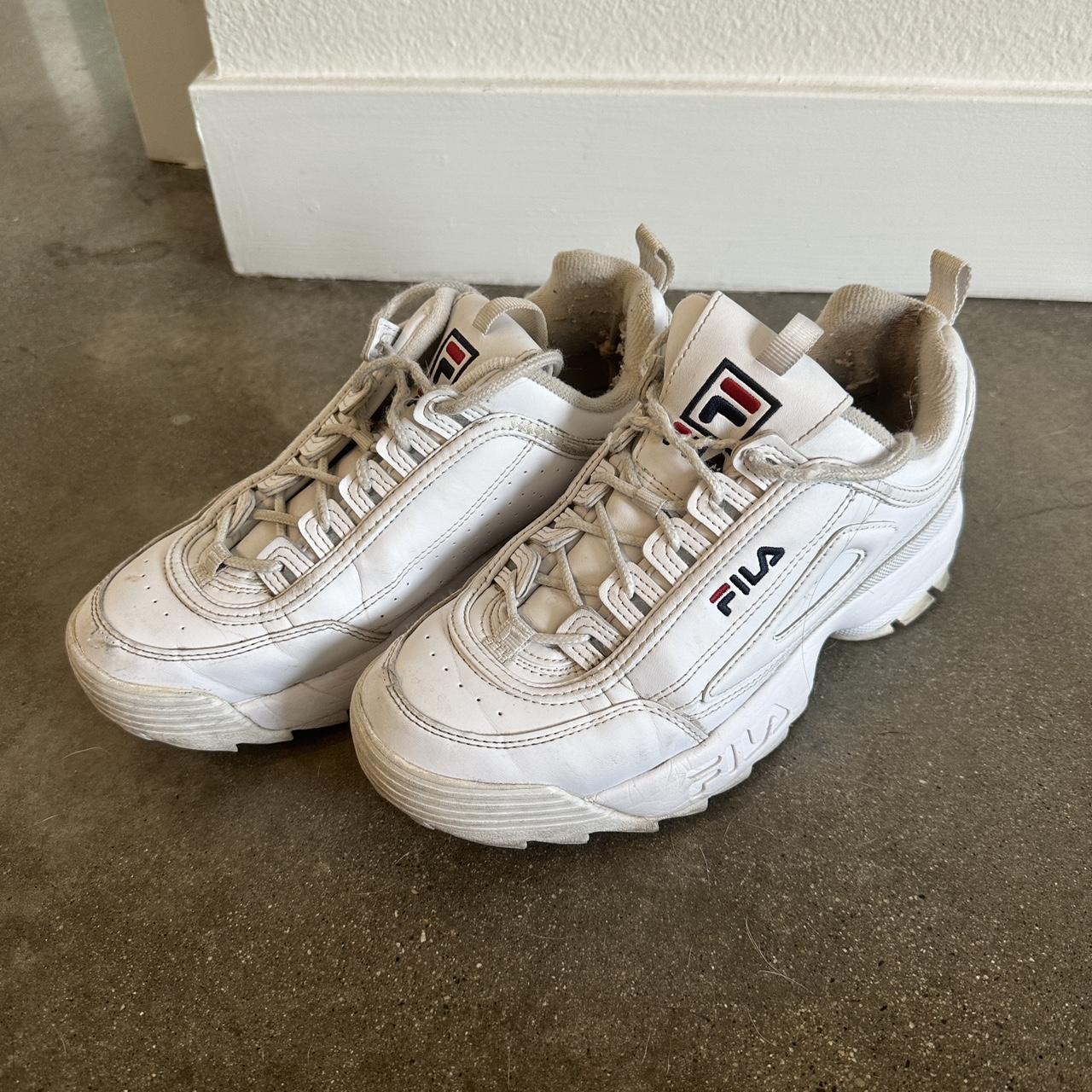 Women’s white filas Size 8.5 Slight pilling on inside - Depop