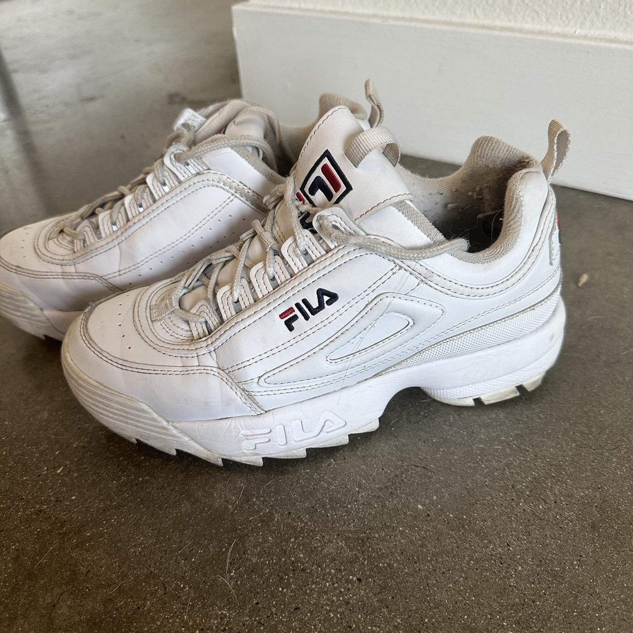 Women’s white filas Size 8.5 Slight pilling on inside - Depop