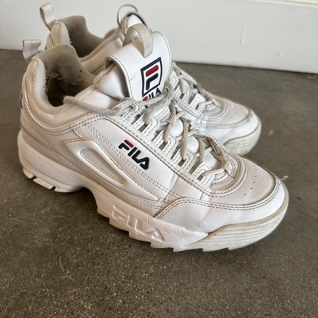 Women’s white filas Size 8.5 Slight pilling on inside - Depop