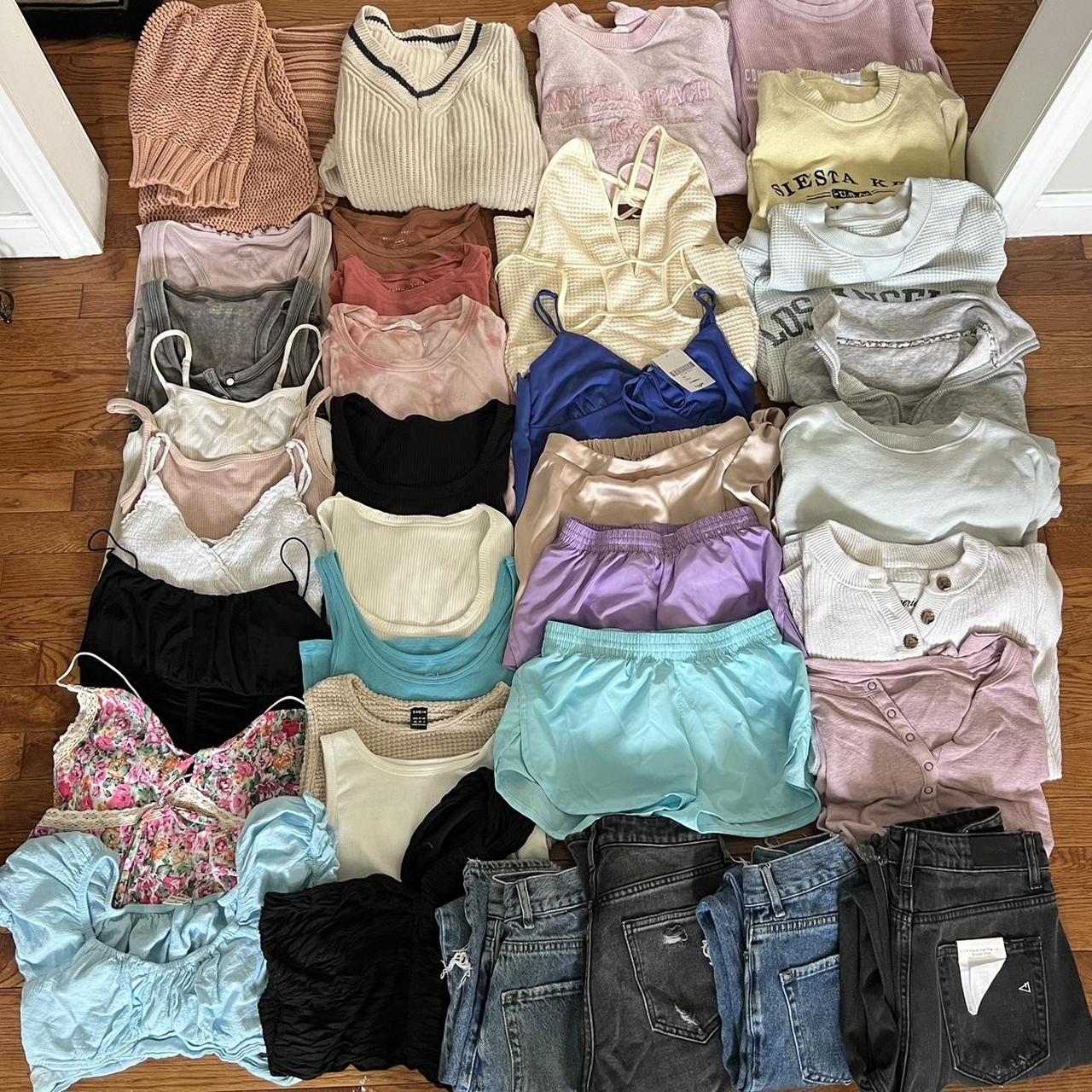 COLLEGE CLEAN OUT!!! many bundles! nike, aerie,... - Depop