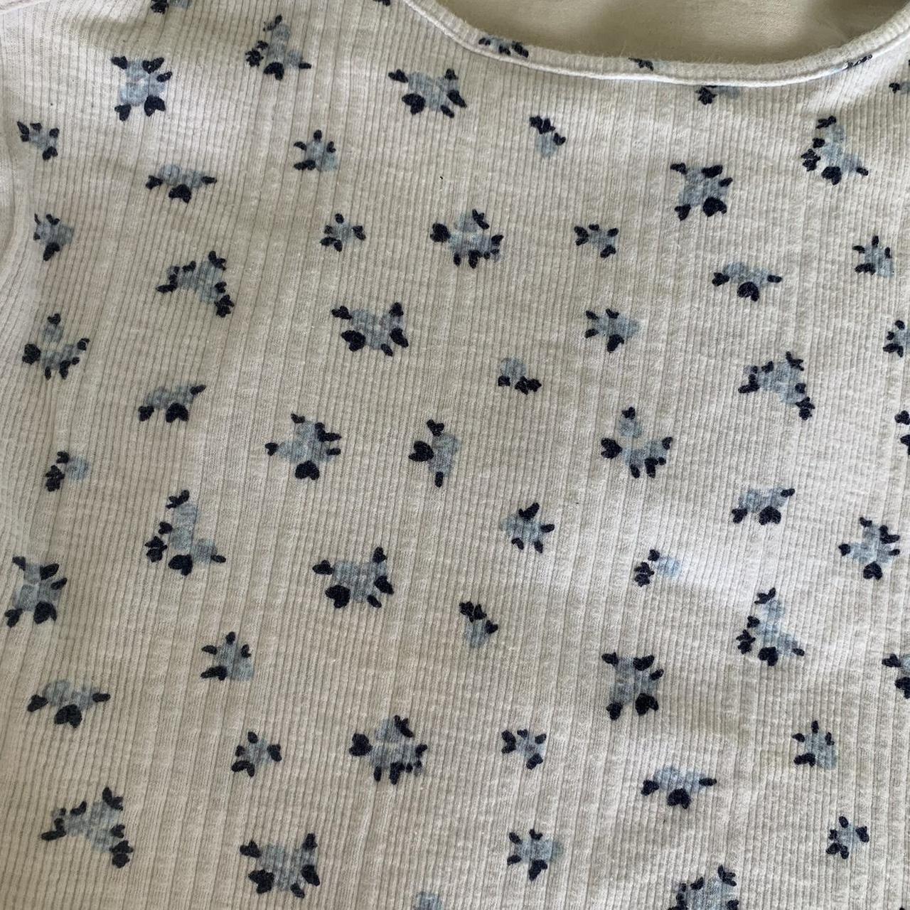 cute floral cami too loose on me to keep, would... - Depop