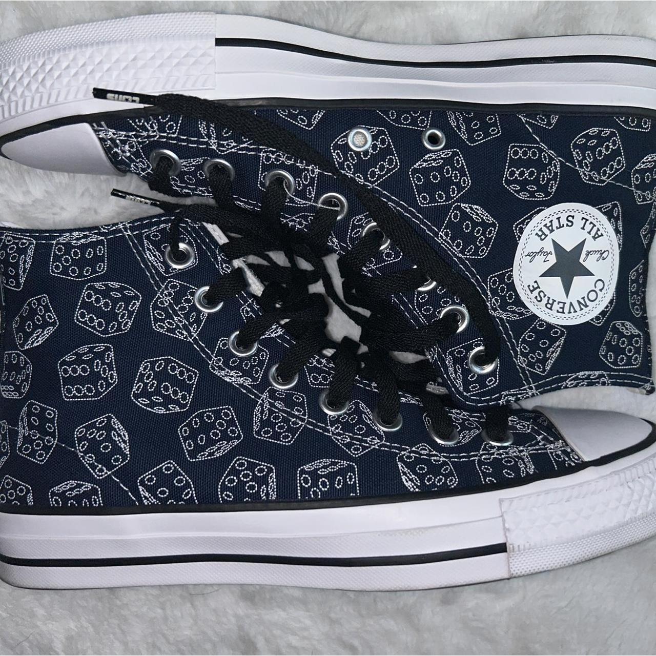 Converse Women's Navy and White Trainers | Depop