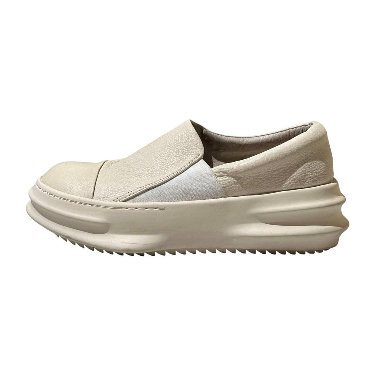 A beautiful beige/cream sneaker with an extremely... - Depop