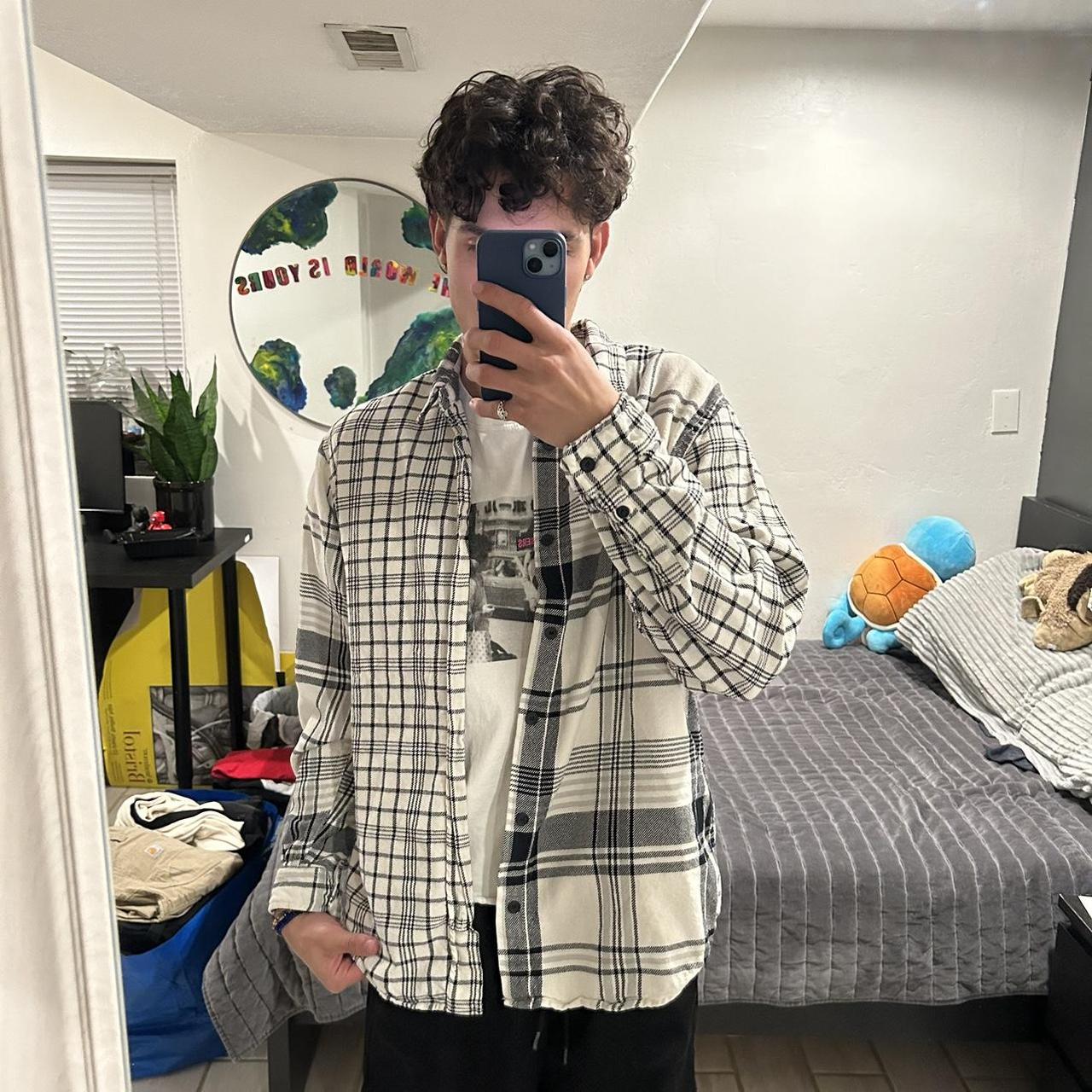 Zara • Y2K Zara Flannel • L i am 5’11 for... - Depop