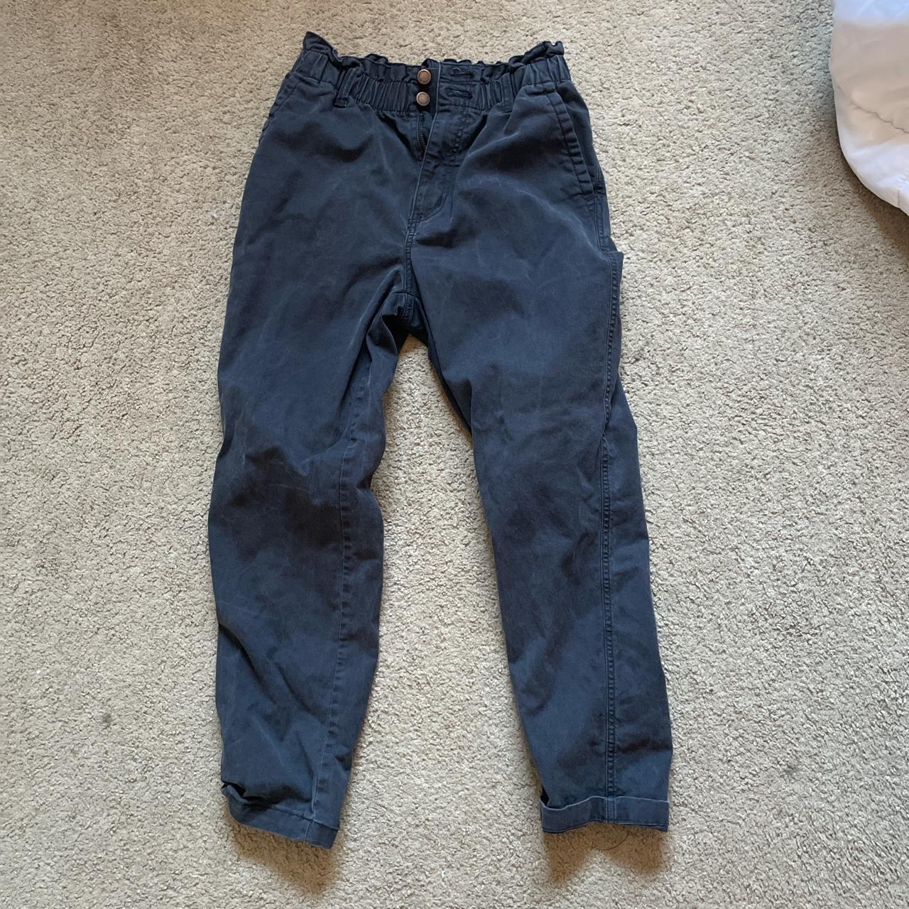 Universal Threads Grey pants. Women’s size 4 - Depop