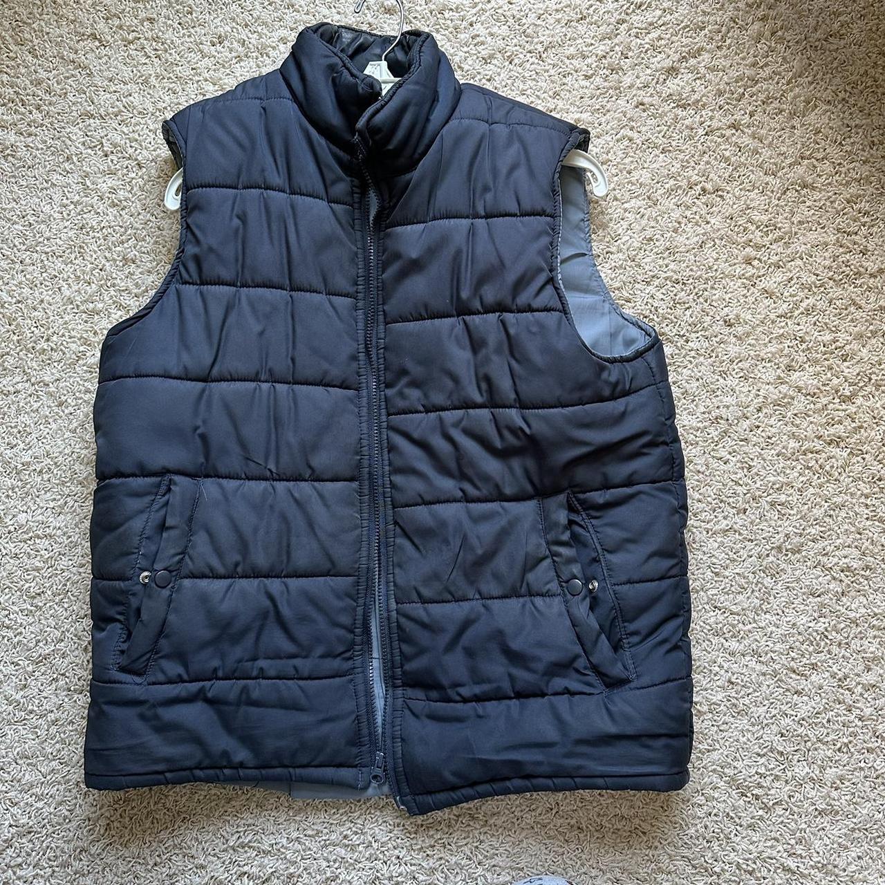 navy blue puffer vest with pockets from gap