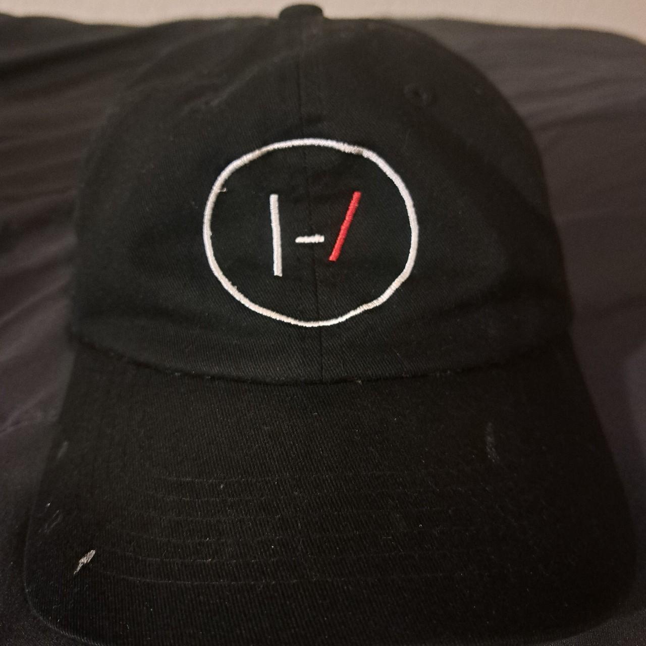 Hot Topic Men's Black and Red Hat | Depop