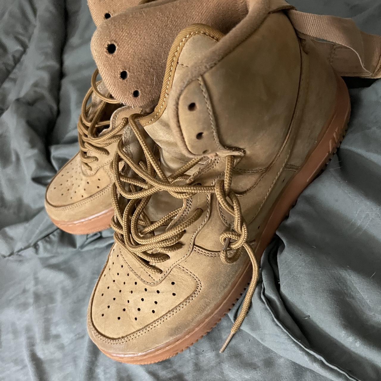 Nike Men's Tan Trainers | Depop