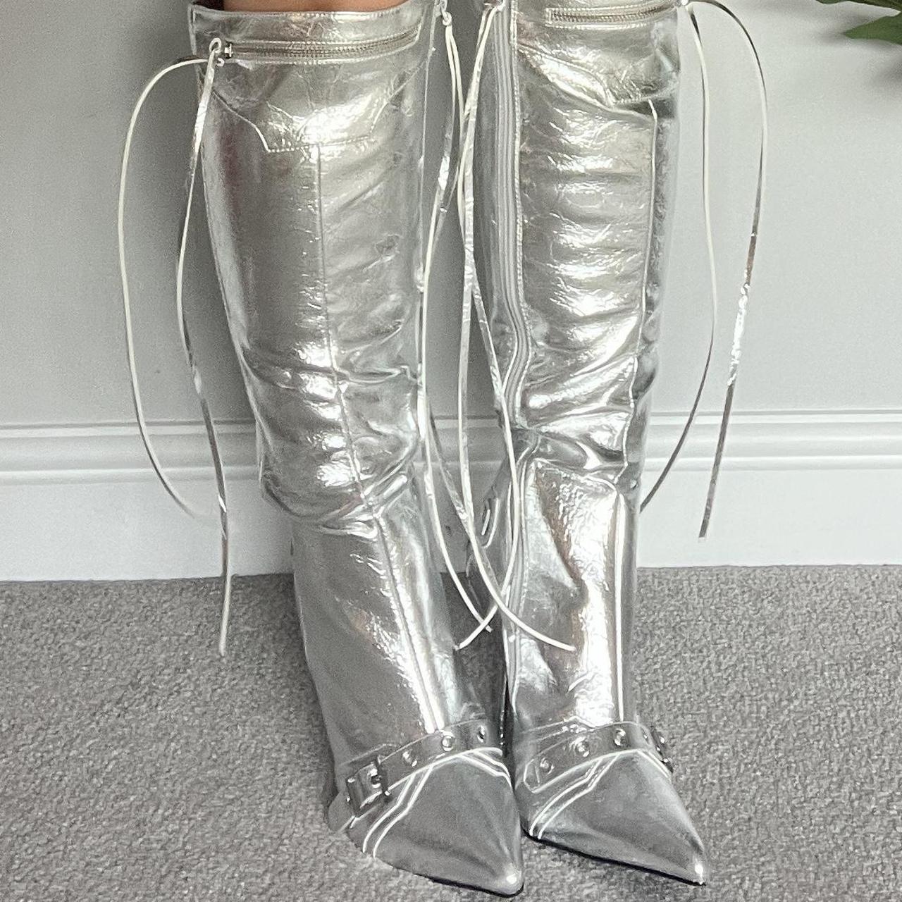 silver knee high boots size 5 only tried on - Depop
