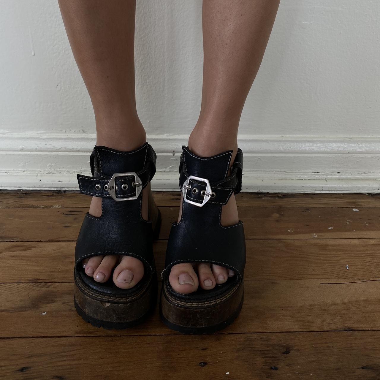Very rare London Underground buckle platforms would... - Depop