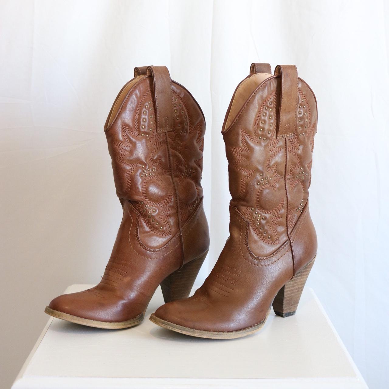 Very Volatile Women's Boots | Depop