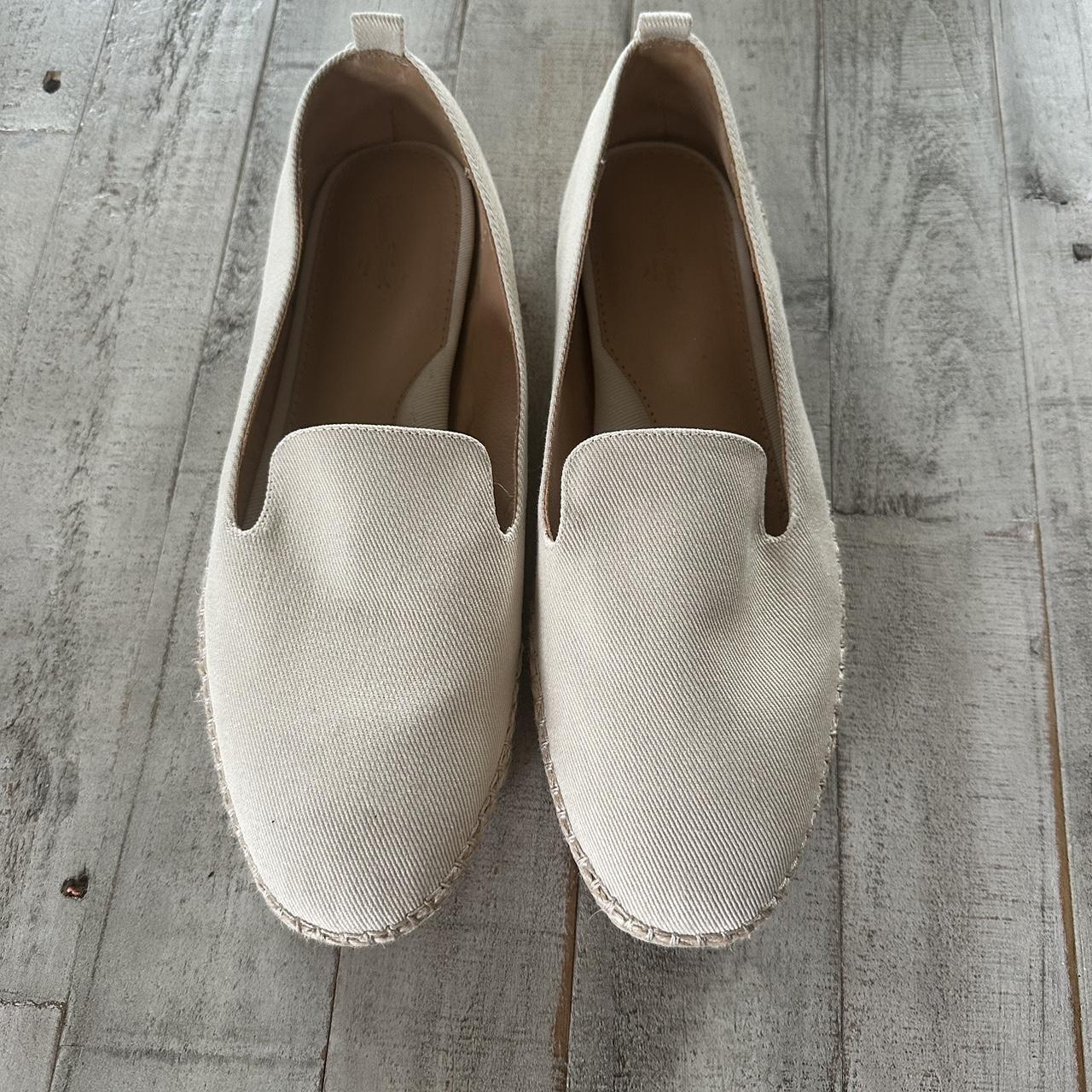 Universal Thread Target Cream Slides Worn once Size... | Depop