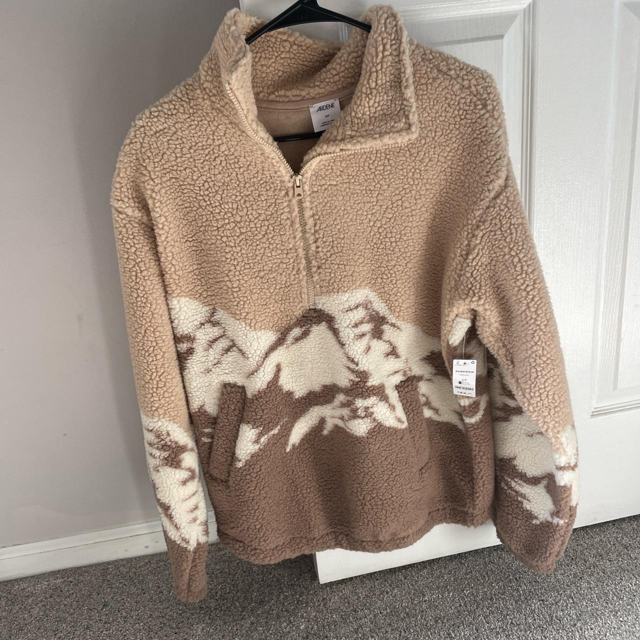 Mountain sherpa jacket! Perfect with jeans and boots... - Depop