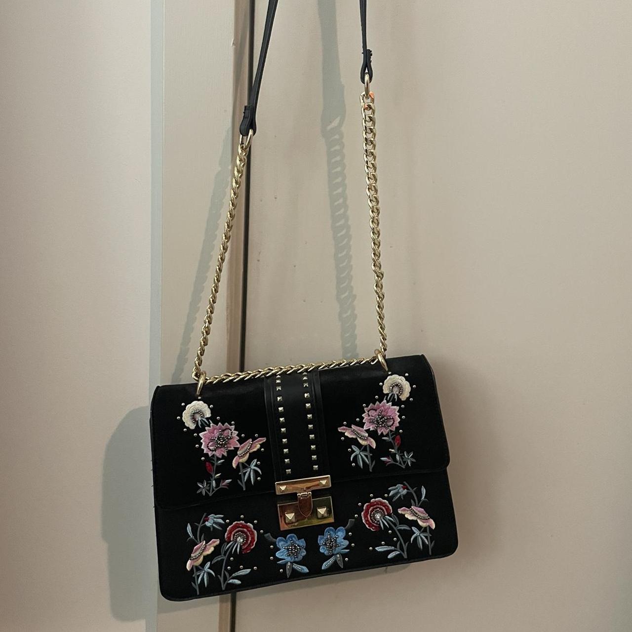 Vintage inspired, floral embroidered purse with gold... - Depop