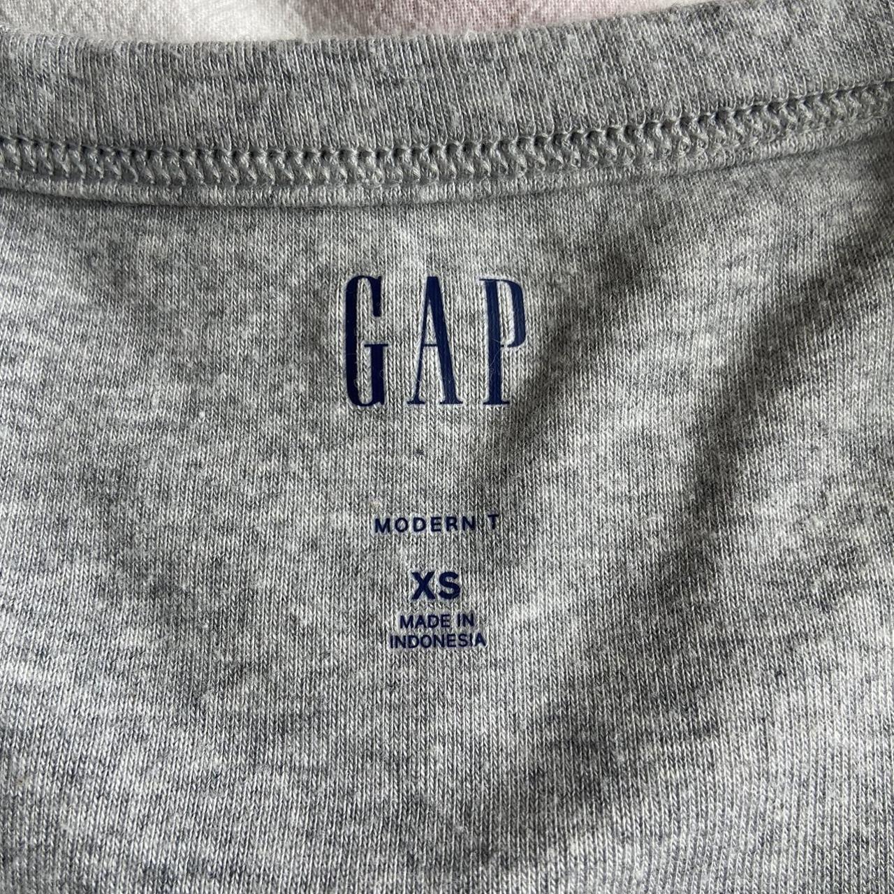 Gap Women's Grey Crop-top | Depop