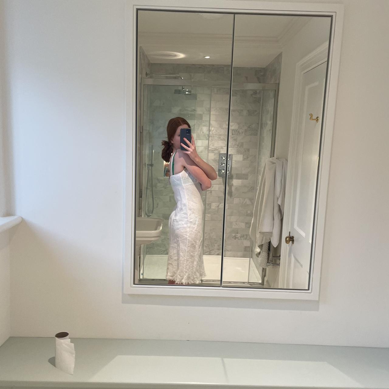 The nicest vintage white mini/midi floaty summer... - Depop