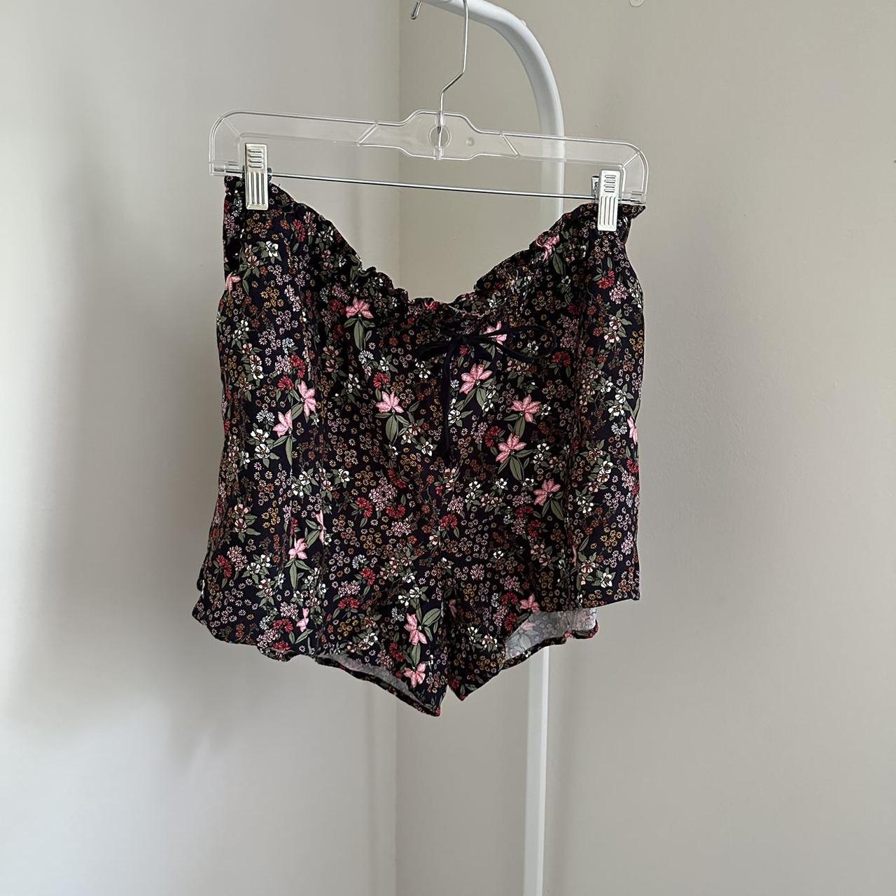 Flowy Floral Shorts - Depop