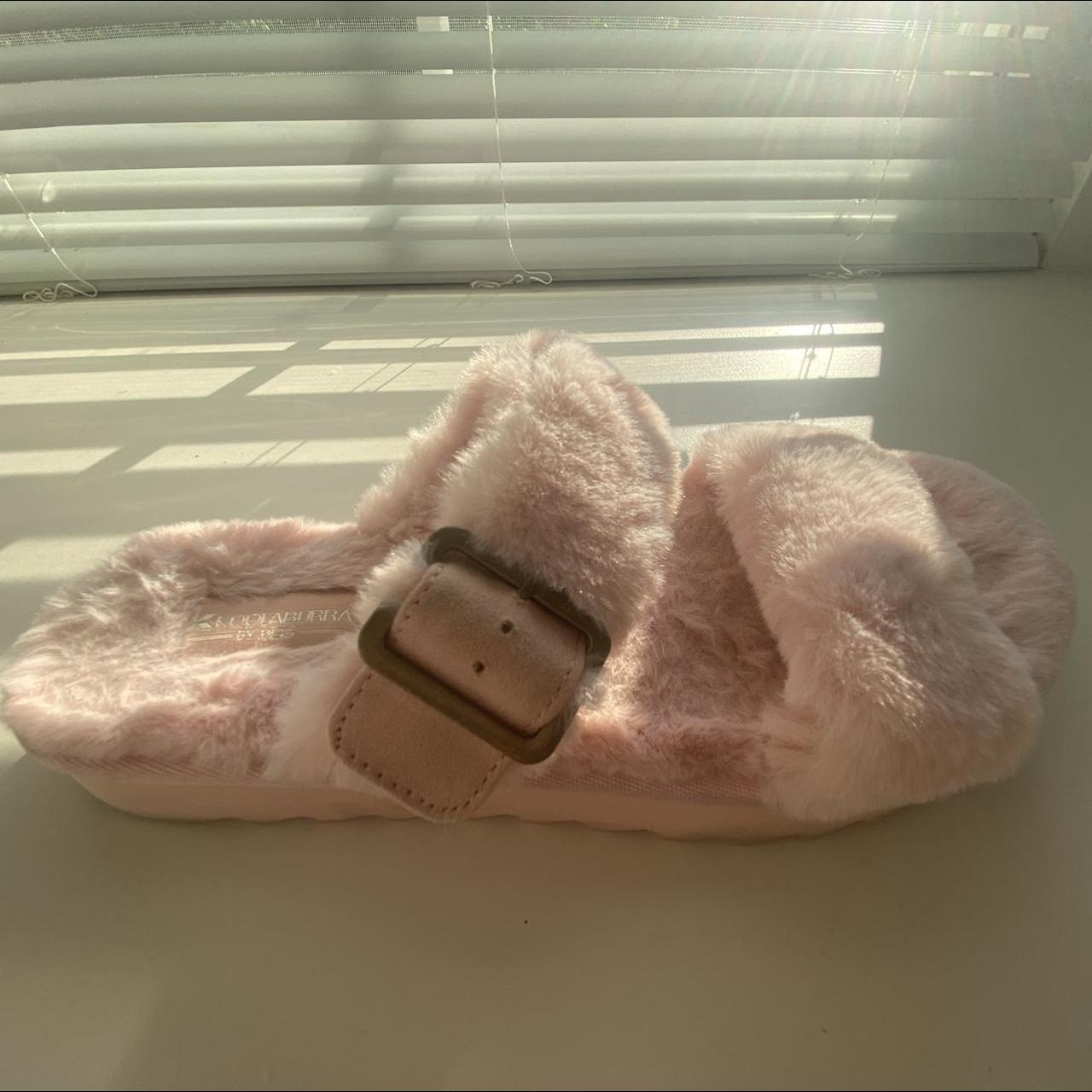 🍰Woman’s Pink Fuzzy Slides | Koolaburra by... - Depop