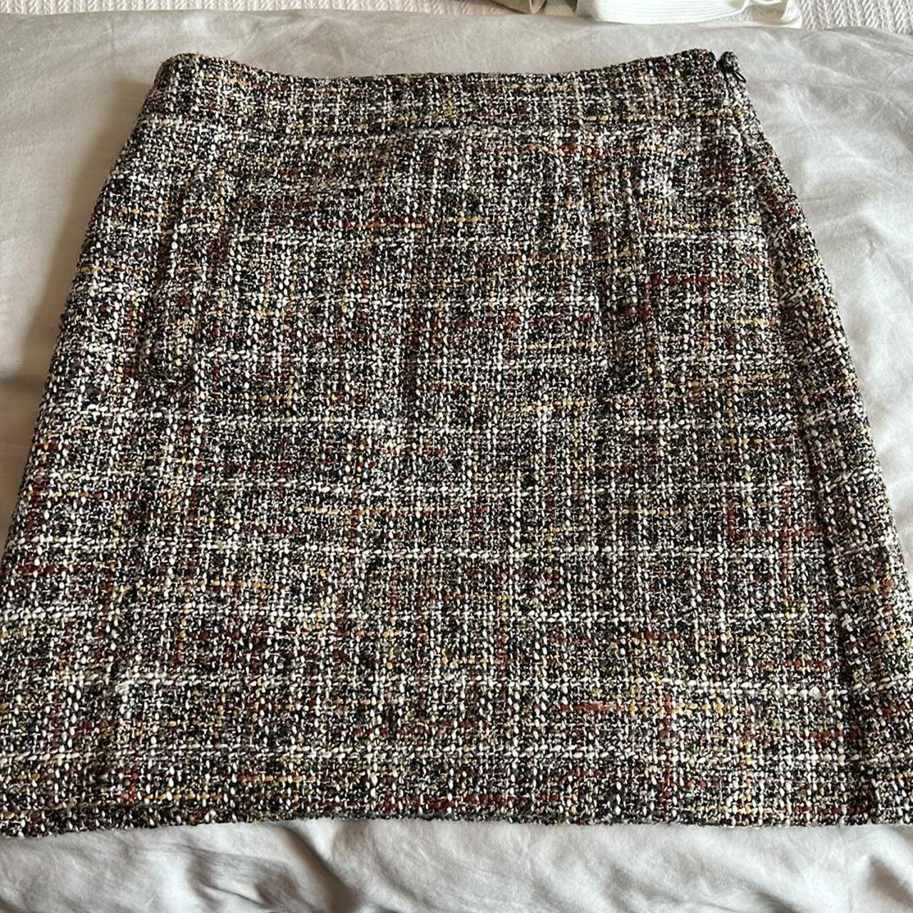 Loft skirt perfect for fall and work! - Depop
