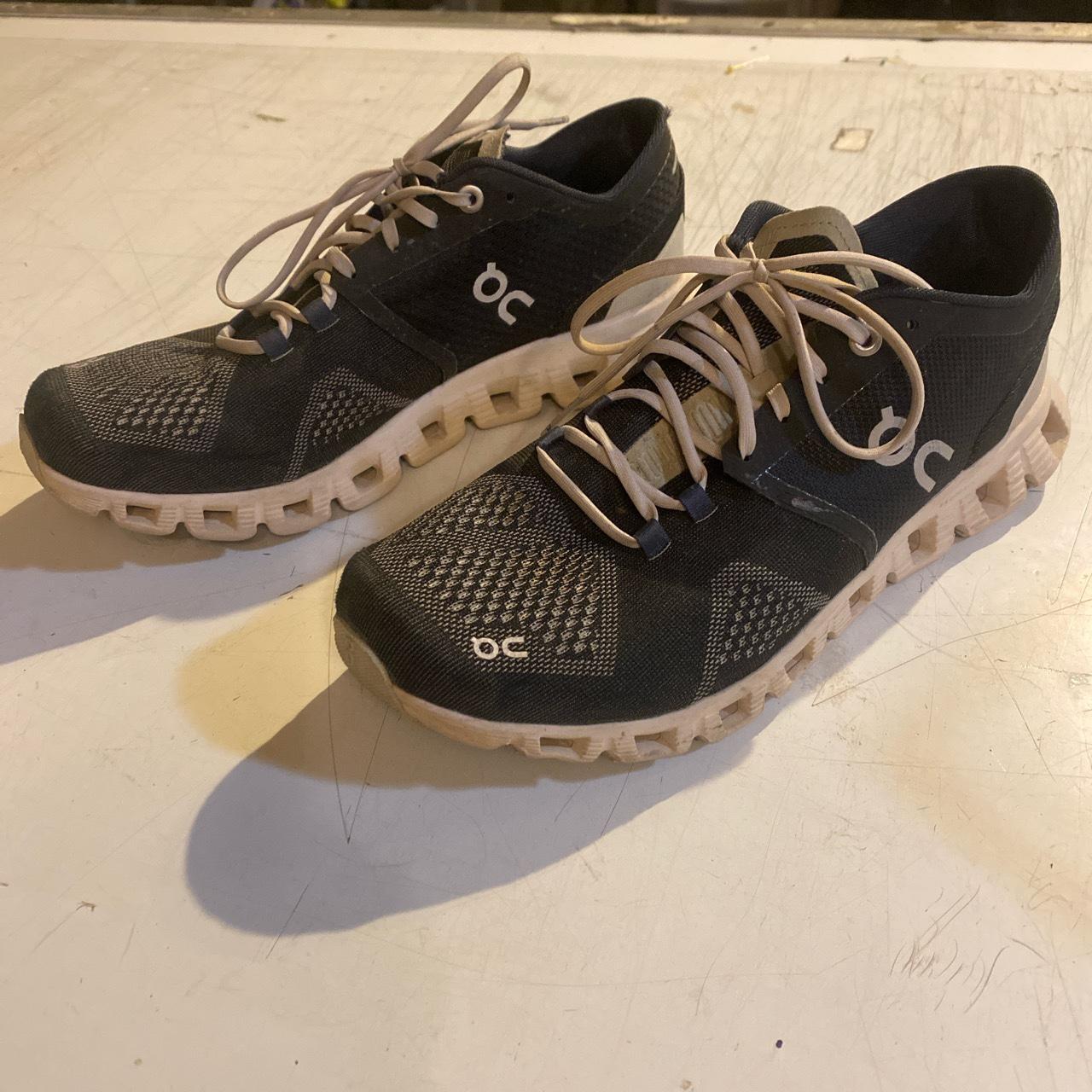 On Cloud Navy Helion shoes - Depop