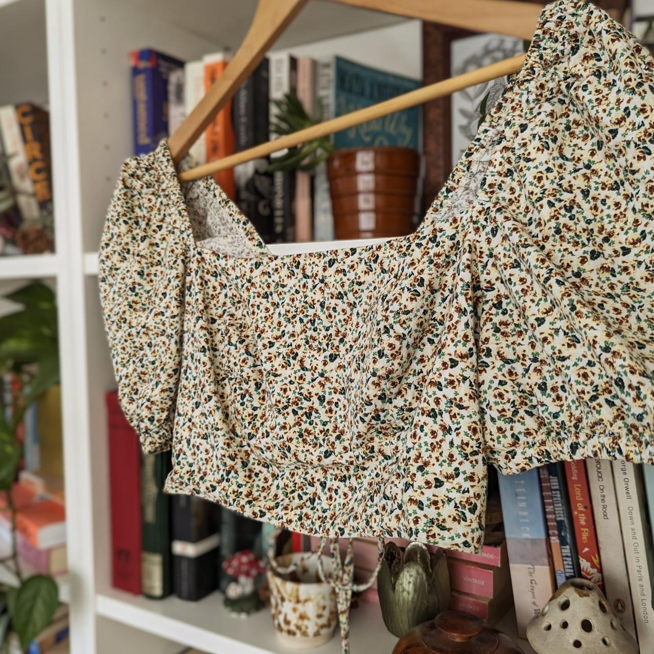 Cottagecore floral cropped milkmaid top with puff... - Depop