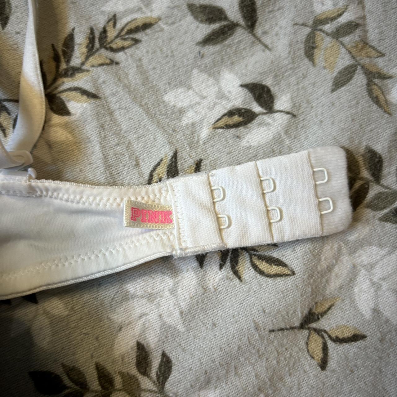 White underwire bra with adjustable straps and... - Depop